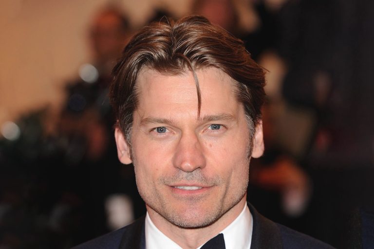 Middle Part Haircut: Best Styles for Men & Women